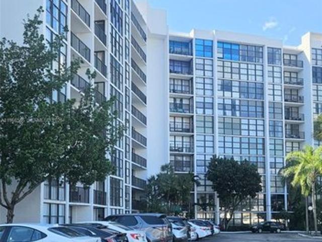 1000 Parkview Dr Apt 605, Hallandale Beach, FL 33009