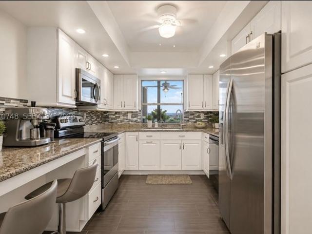1000 Parkview Dr Apt 715, Hallandale Beach, FL 33009