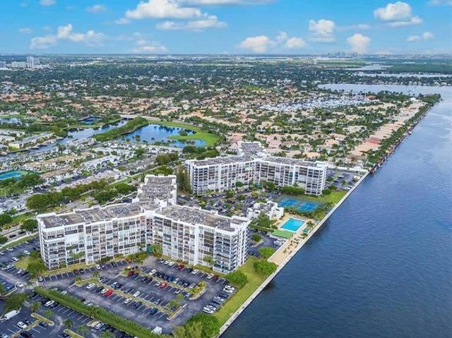 1000 Parkview Dr Apt 107, Hallandale Beach, FL 33009