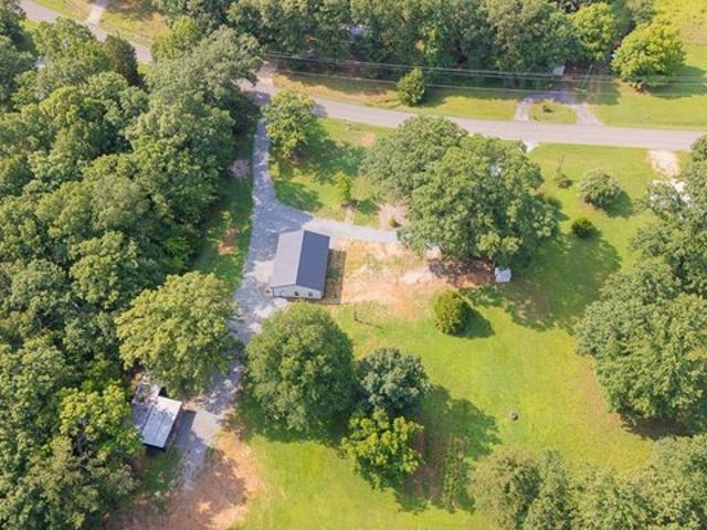 1000 Point Mason Rd, Big Sandy, TN 38221