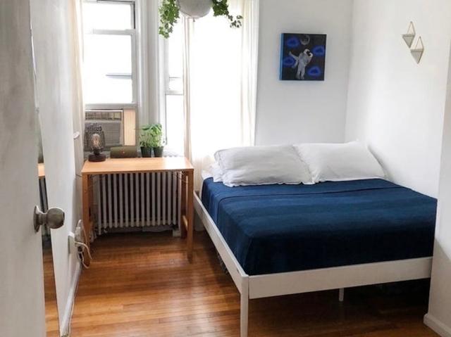$1000 Room in Maspeth