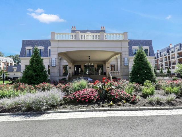 1000 Royal Court 1107