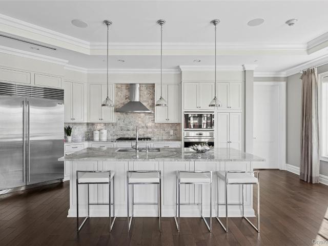 1000 Royal Court 1207