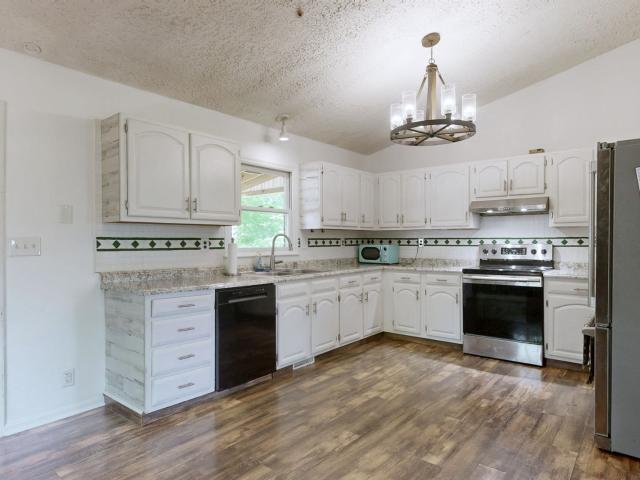 1000 Twin Oaks Dr