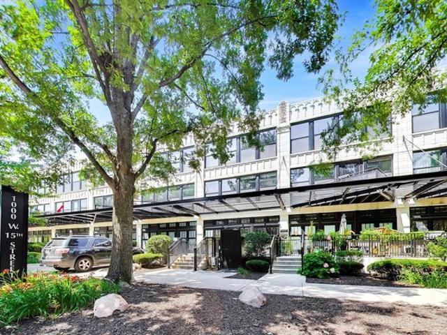 1000 W 15th St Unit 324, Chicago, IL 60608