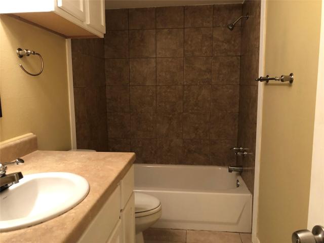 1000 W 26th St # 106
