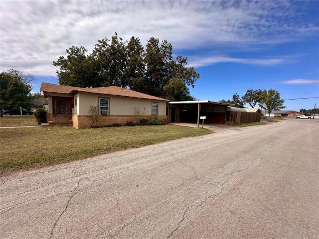 1000 W Custer St, Seymour, TX 76380 | MLS #21098 | Compass