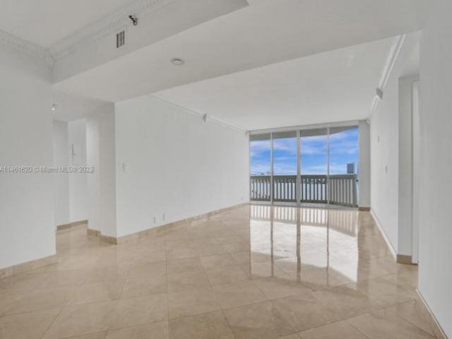 1000 W Island Blvd #1612, Aventura, FL 33160
