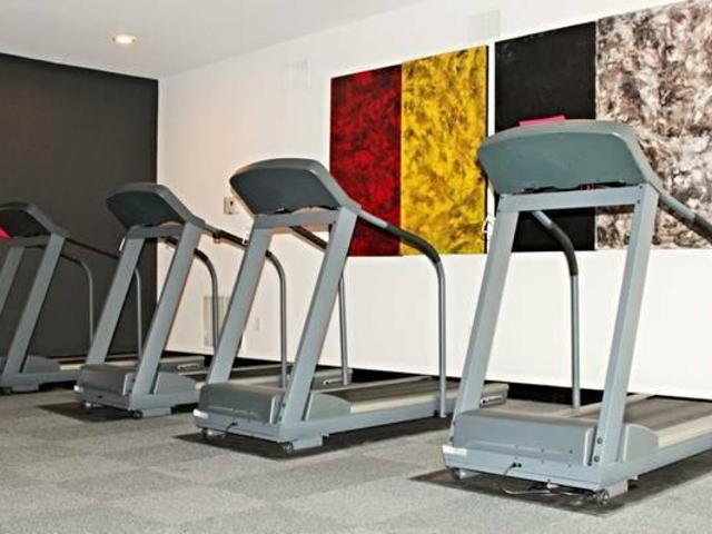 $1000 / 2br THE DISTRICT APARTMENTS & SPA