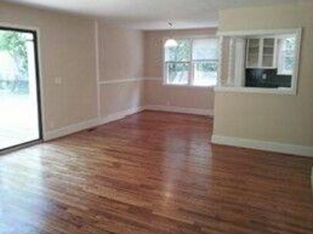 $1000 / 3br 1500ft² 3 bdrm 2 bath Fenced Yard 624 Deerwood Street map
