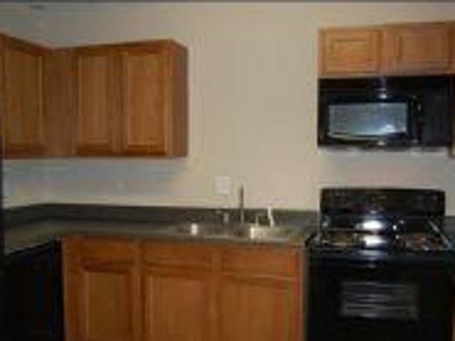 $1000 / 3br town house Barrington Park