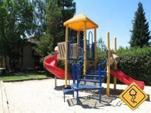 1000ft 3x1 in quiet gated community! Pool/Gym/Laundry on sight