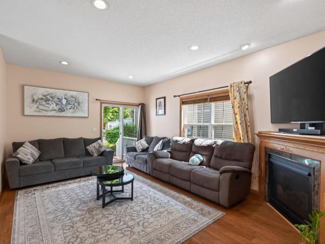 10013 Iris Lane