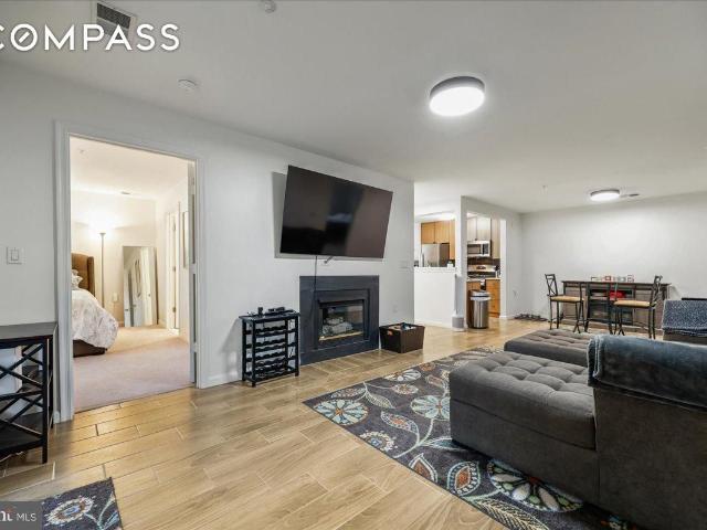 10010 Vanderbilt Cir 39, Rockville, MD