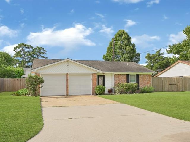 10010 Lost Pine Dr, Baytown, TX 77521