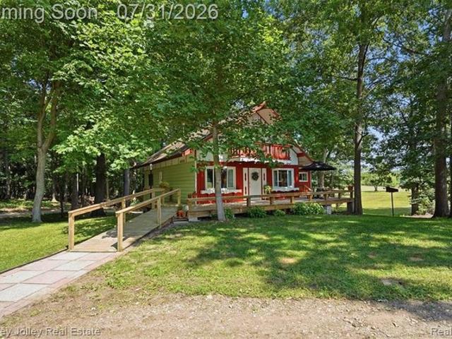 10011 Fieldcrest Dr, Green Oak Township, MI 48116