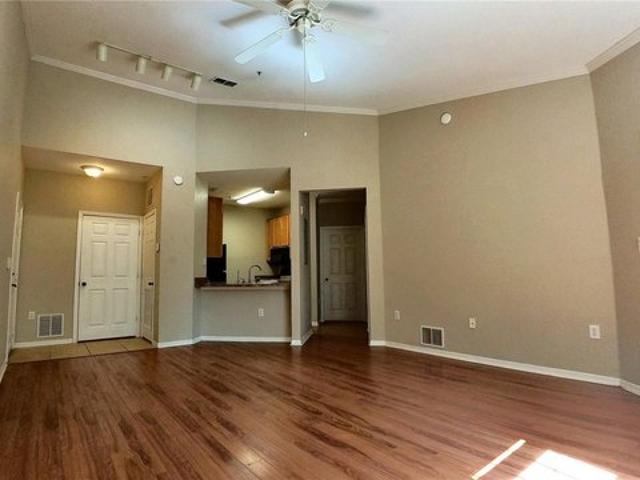 10017 Courtney Palms Blvd Apt 304, Tampa, FL 33619