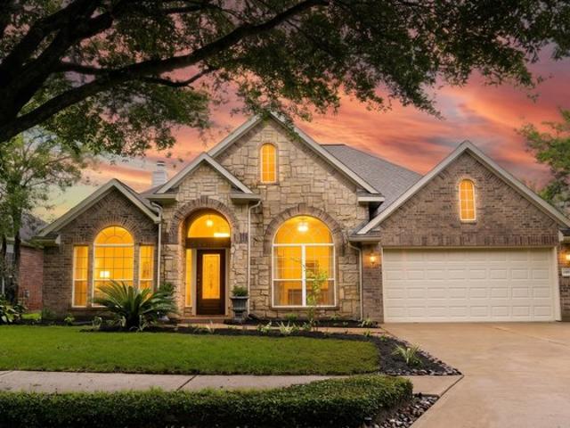 10014 Red Mesa Dr, Houston, TX 77095