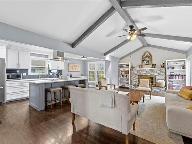 10014 Rosehill Rd, Lenexa, KS 66215