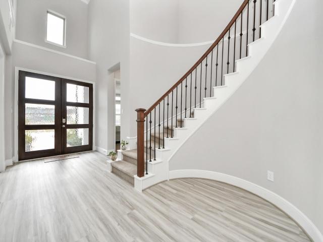 10015 Crescent Wood Drive
