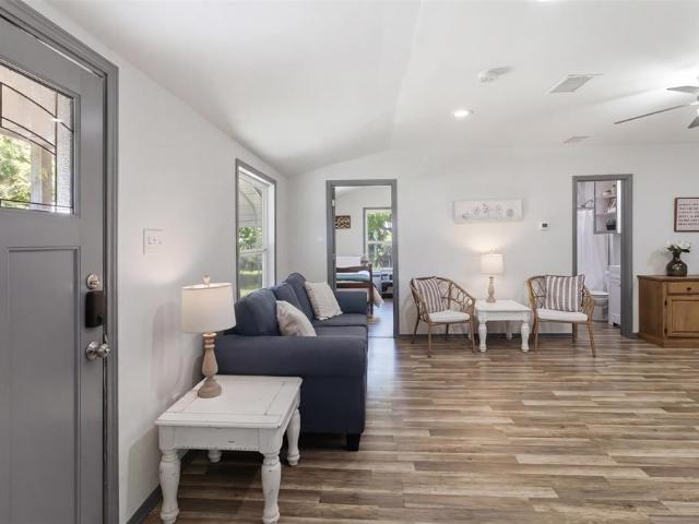 10015 Shoreline Drive