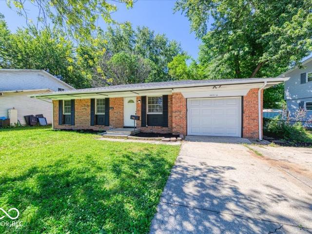 10016 Meadowlark Manor