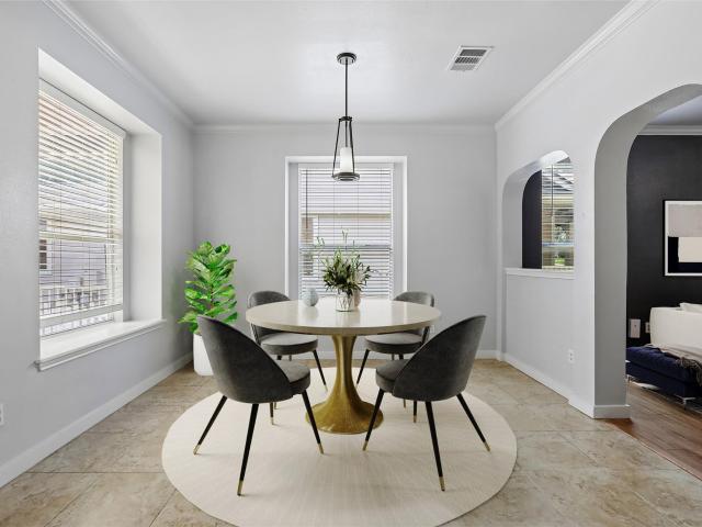 1001 Monadale Trl