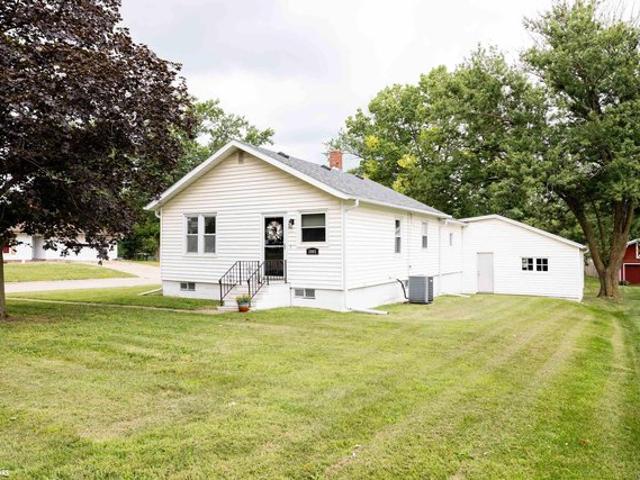 1001 N 8th St, Chariton, IA 50049