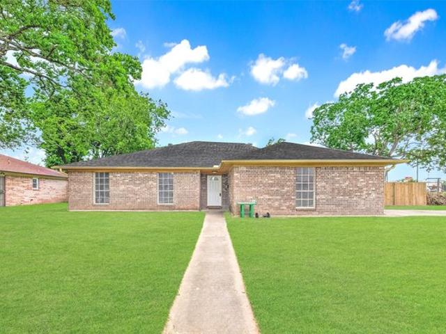 1001 N Shepherd Dr, Baytown, TX 77520