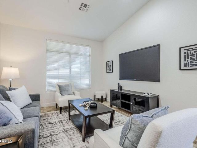 1001 n quail lane