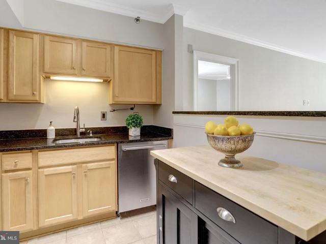 1001 N Randolph Street # 302