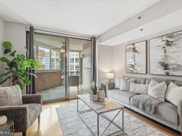 1001 N Vermont St Apt 804, Arlington, VA 22201