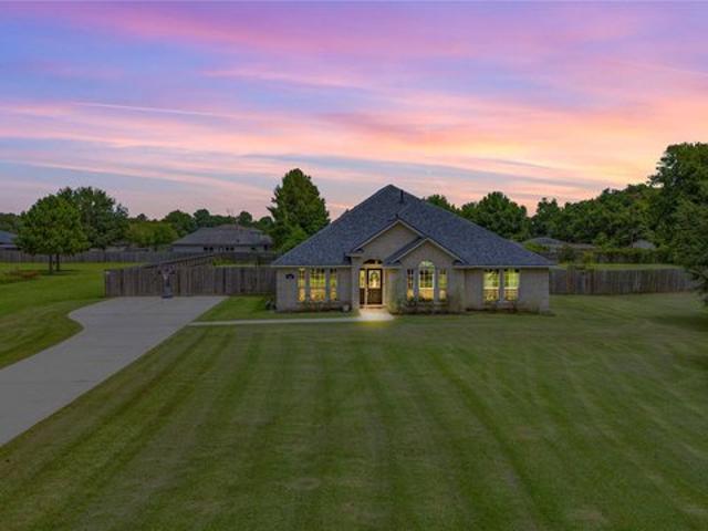 1001 Oak St, Anahuac, TX 77514