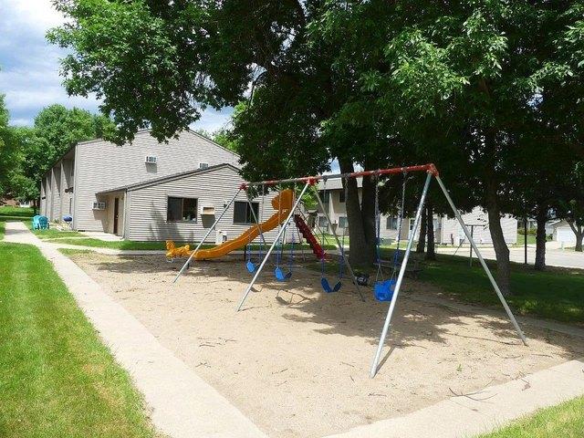 1001 Onaka Trl, Brookings, SD 57006