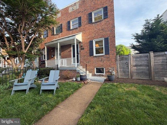 1001 Bashford Ln, Alexandria, VA 22314