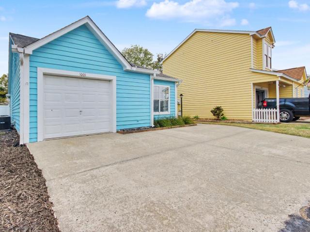 1001 Charles St