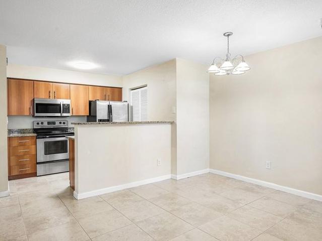 1001 Crystal Way Apt M, Delray Beach, FL 33444