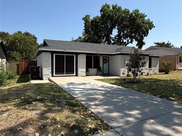 1001 E Linda Drive