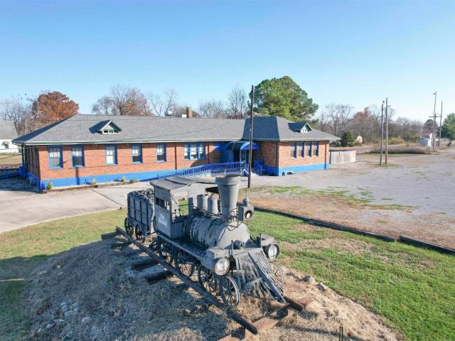 1001 E MAIN Street