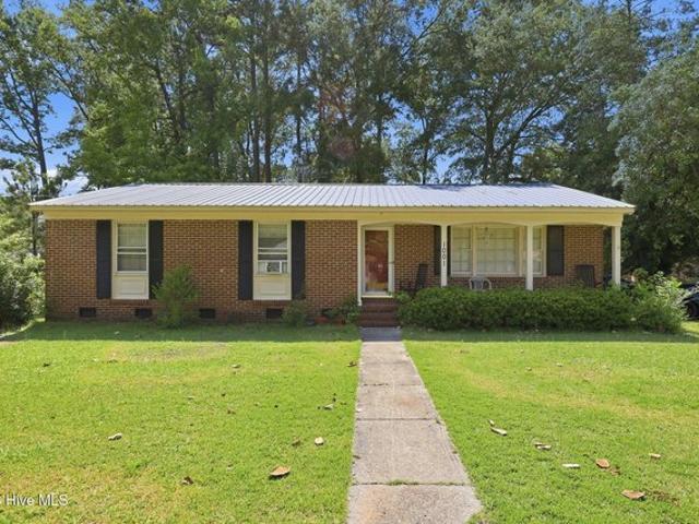 1001 E Scotsdale Rd, Laurinburg, NC 28352