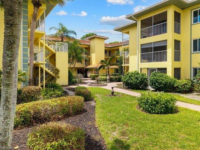 1001 Foxfire Ln Apt 102, Naples, FL 34104