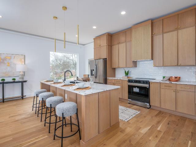 1001 Glenview Dr