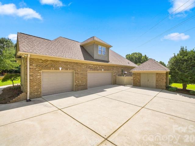 1001 Heritage Acres Drive