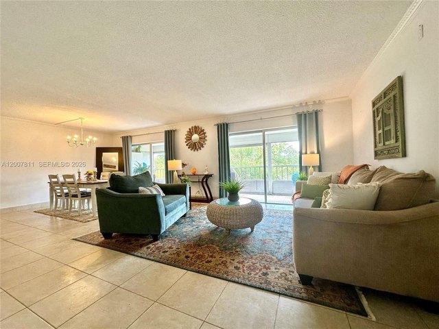 1001 Hillcrest Ct Apt 306, Hollywood, FL 33021