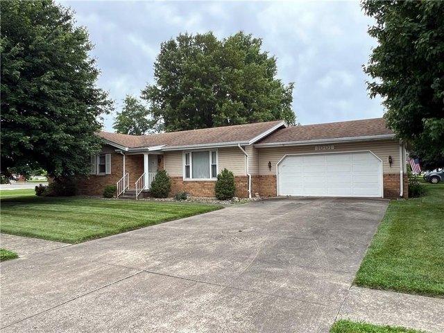 1001 Holly Dr, Effingham, IL 62401