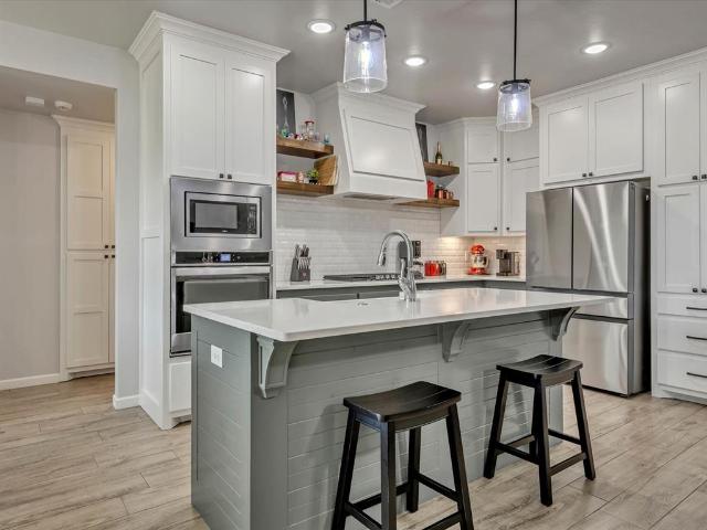 1001 Labelle Drive