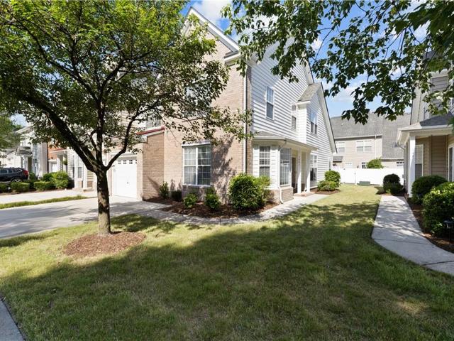 1001 Lambourne LN