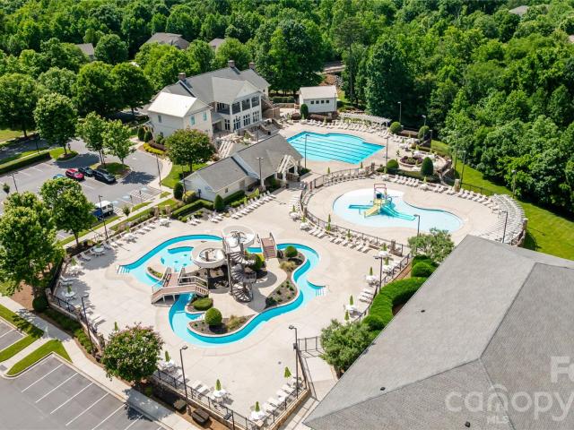 1001 Linn Cove