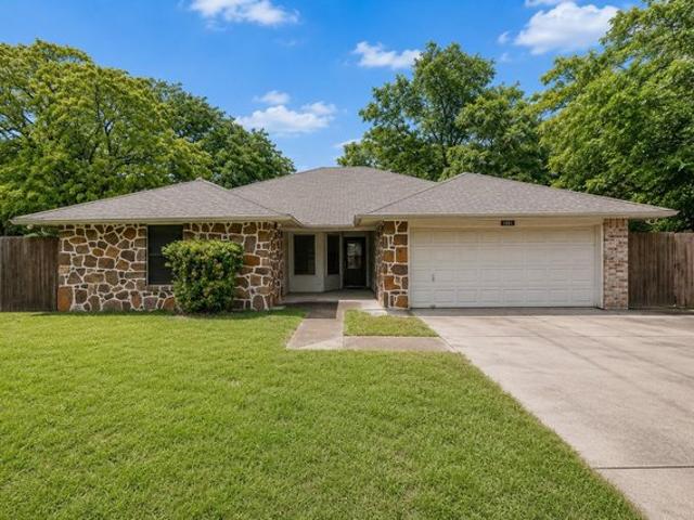 1001 Rosebud Dr, Azle, TX 76020