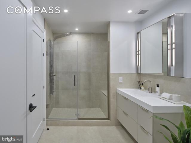 1001 S Broad St 3 BR M, Philadelphia, PA